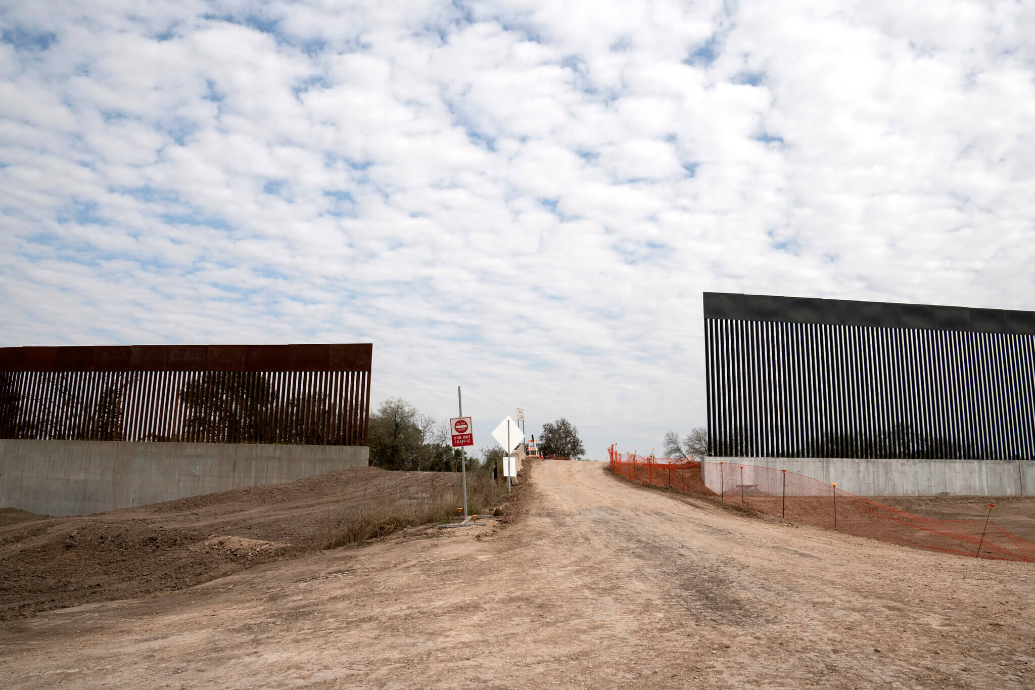 REPORT: Texas Border Wall Construction May Begin This Week - Paine.TV