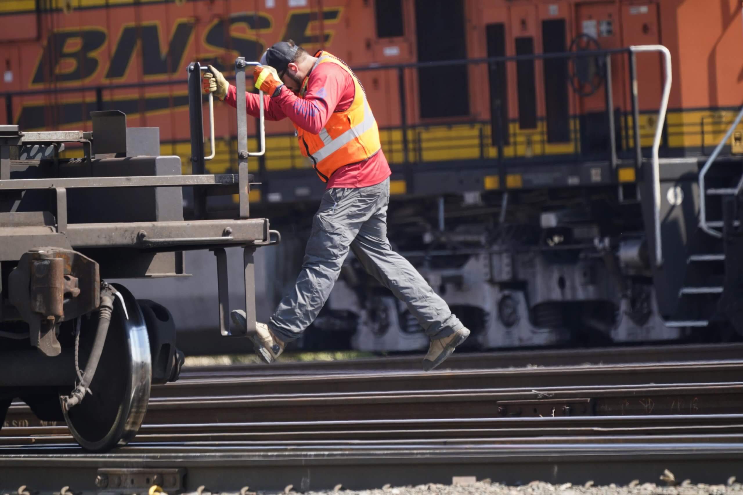 Two Largest Railroad Unions Split Over Labor Deal As Christmas Strike ...